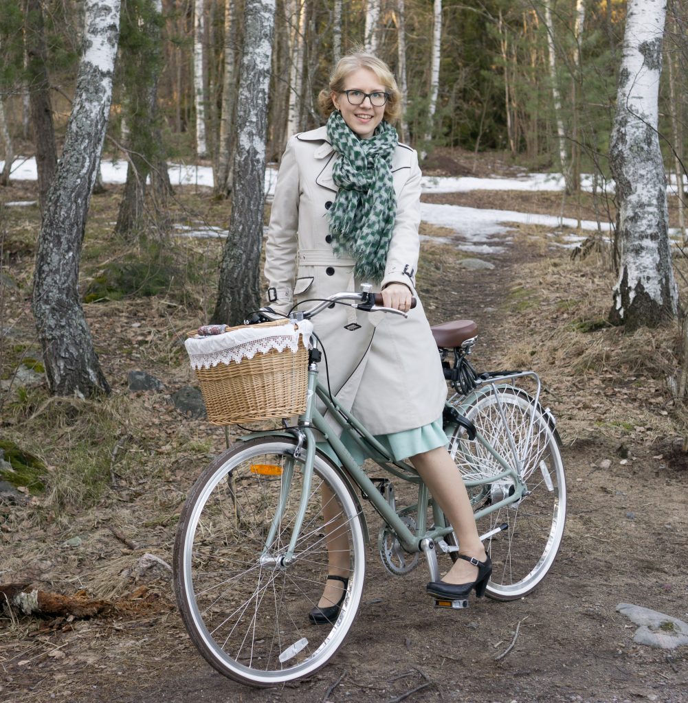 Pimp your bike (Free crochet pattern for a skirt guard included!)