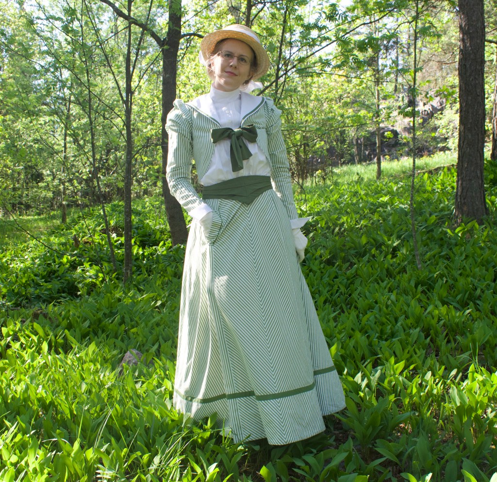I made an 1898 tennis costume